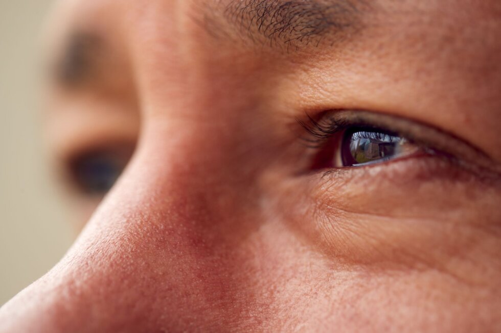 what causes eye floaters